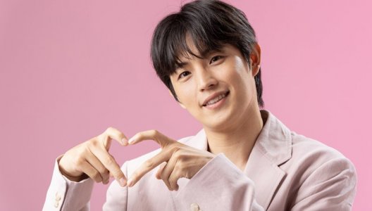 KANG MINSU dit "bonjour Paris" ! - Japan Expo Paris