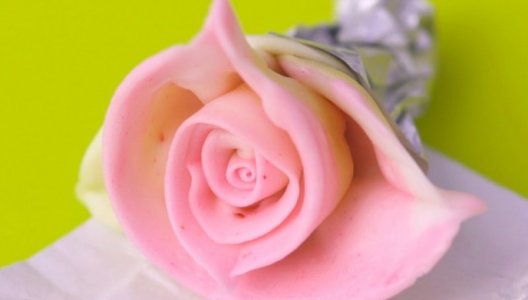 The Art of HI-CHEW: How to make roses out of Japanese candy - Japan ...